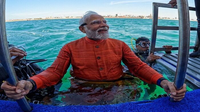 लक्ष्यद्वीप के बाद प्रधानमंत्री नरेन्द्र मोदी ने द्वारका में स्कूबा ...