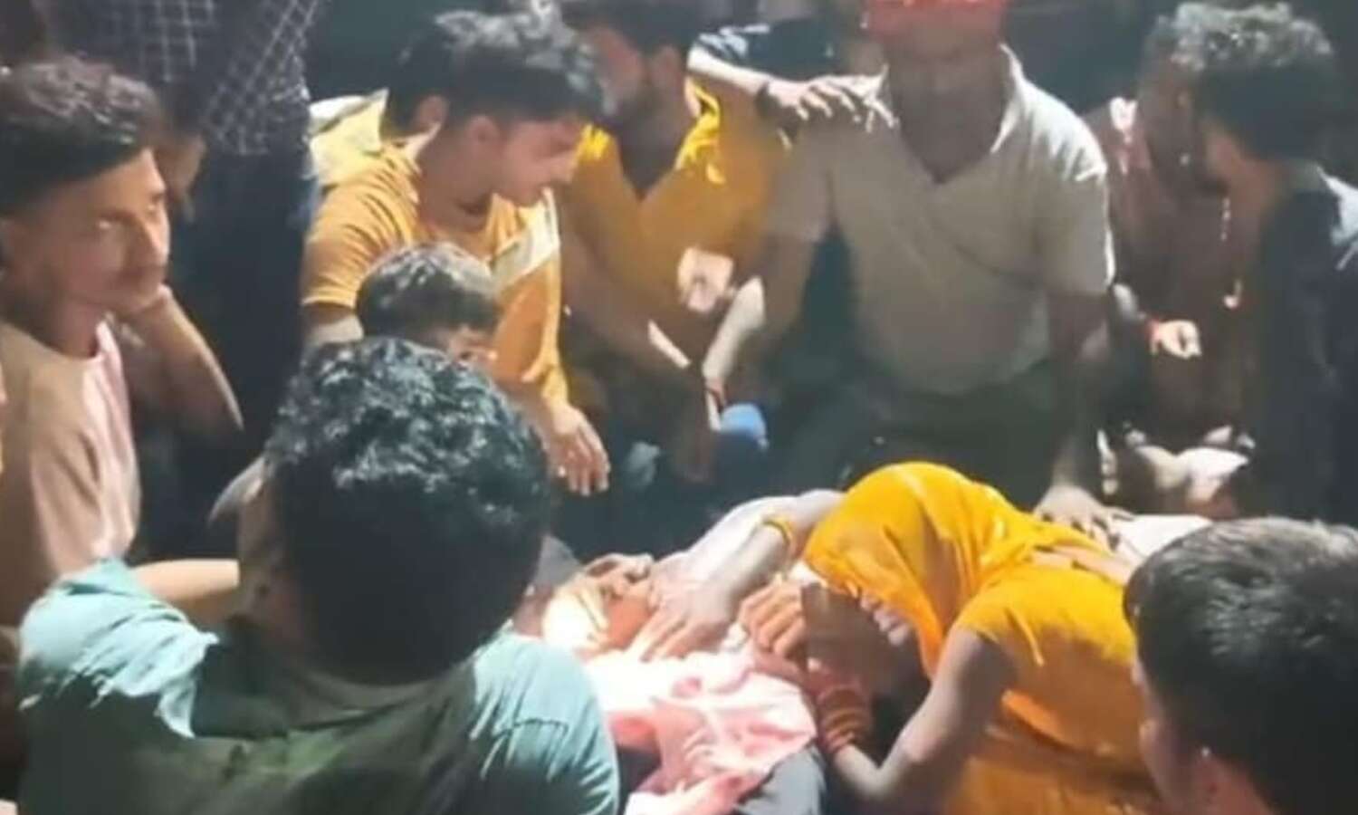 Ramgopal Mishra Murder Case: बहराइच में मृतक के परिजनों की मांग आरोपियों का हो एनकाउंटर, पुलिस ...